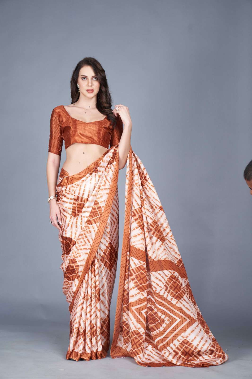 Square 9006 Surat saree wholesale market