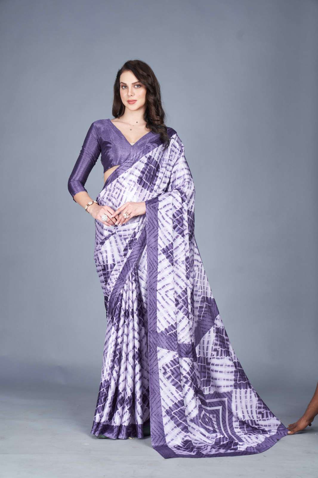 Square 9006 Surat saree wholesale market