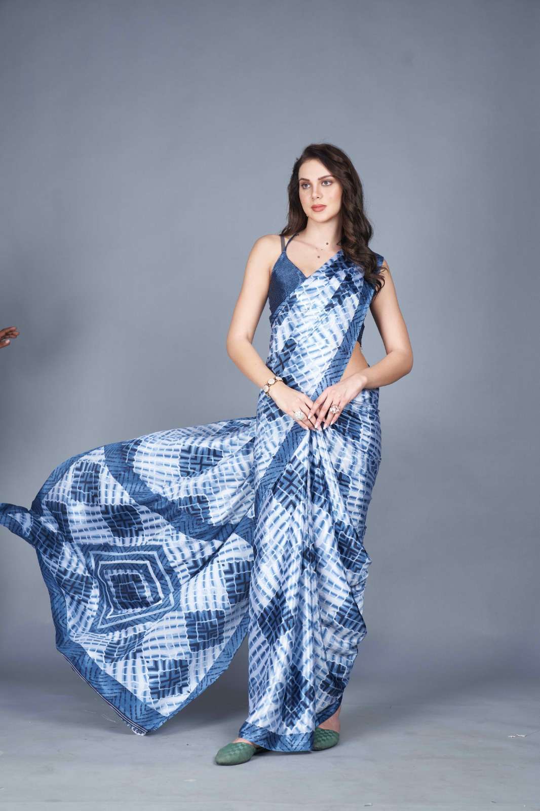Square 9006 Surat saree wholesale market